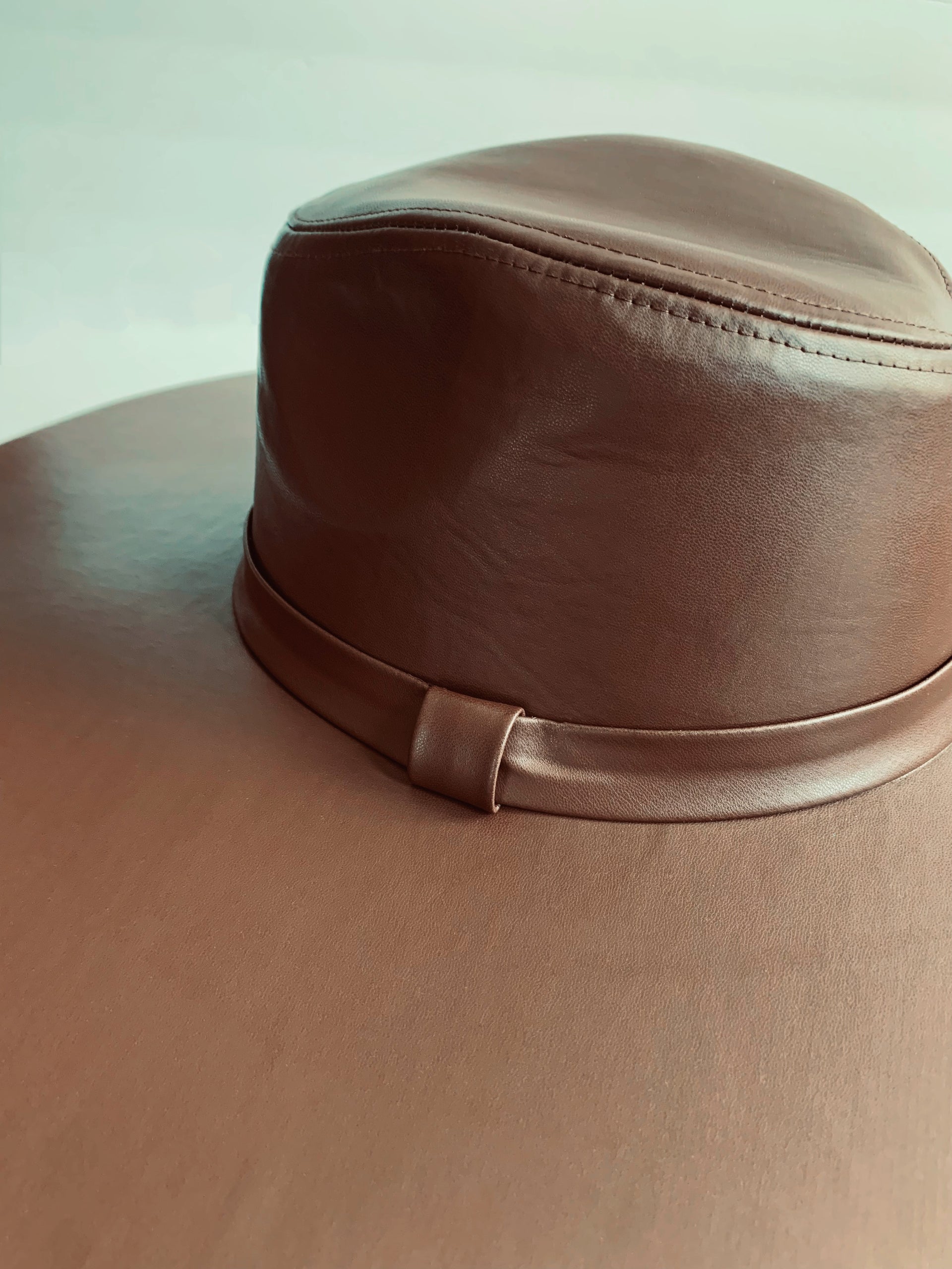 Sade Oversized Vegan Leather Hat – emoriejordon